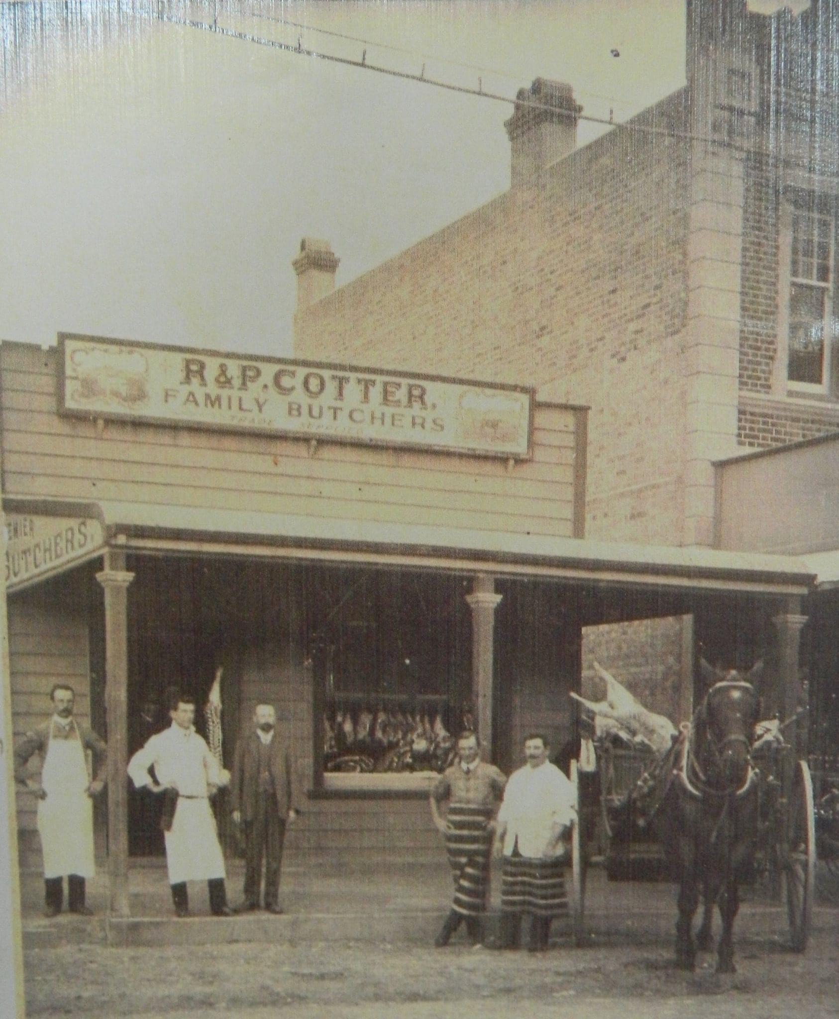 Cotters reunite on cup day | King Country News