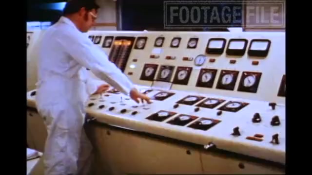QE2, 1982 World Cruise, Engine Room, wide shot, control panel, man ...