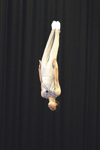 Gregory Glanville bounces into top 10