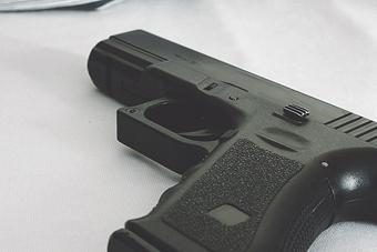 Deadly warning on fake guns