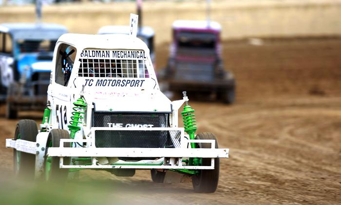 Dust, dirt 'n cars flying