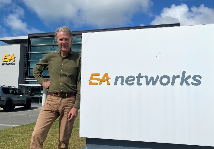 Lines boss says goodbye